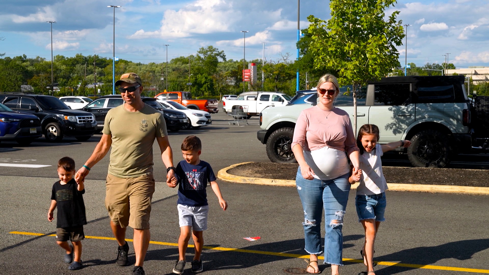 Linn Family Makeover: Time to Transform the Linn Family's Home ...
